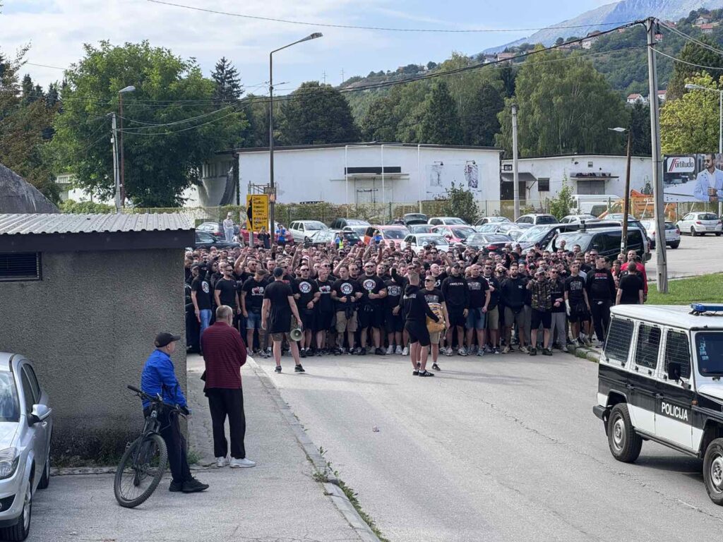 Robijaši u korteu krenuli ka stadionu Pirota - Zenica TV